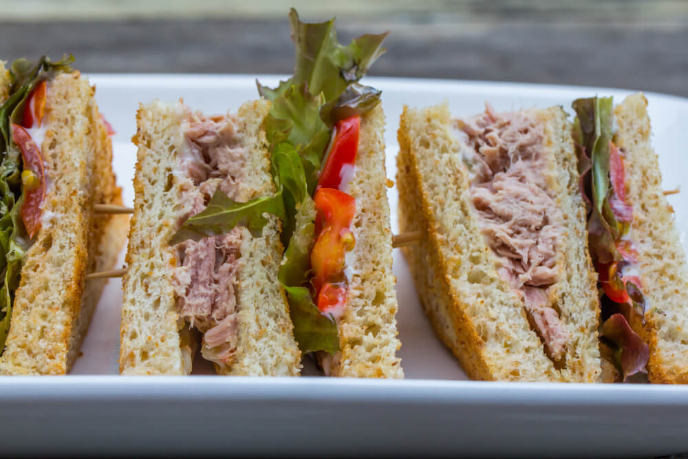 Prepare um delicioso sanduíche de atum em casa - Melhor com Saúde